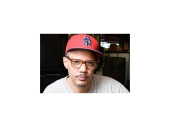 Brooklyn-based glass artist Leo Tecosky will join the FIA Hot Shop crew ...